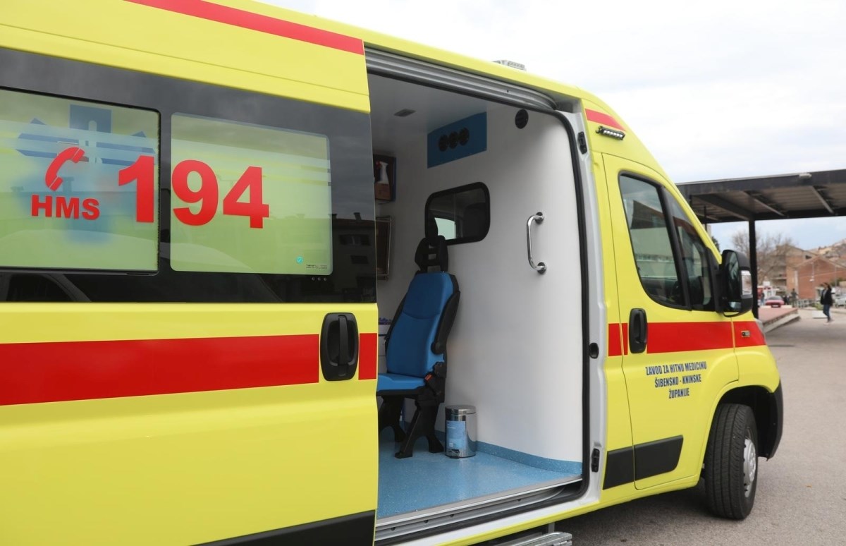 Žena kod Požege ispala iz auta u vožnji - Index.hr