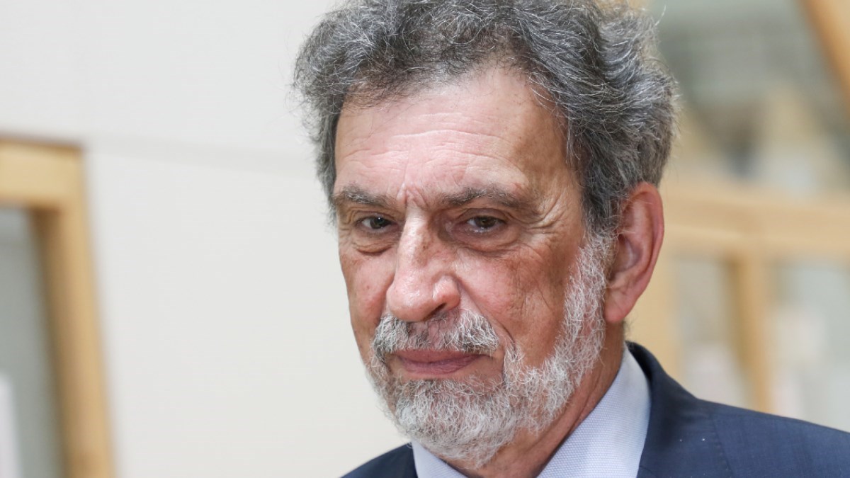 Ministar Fuchs ima koronu - Index.hr