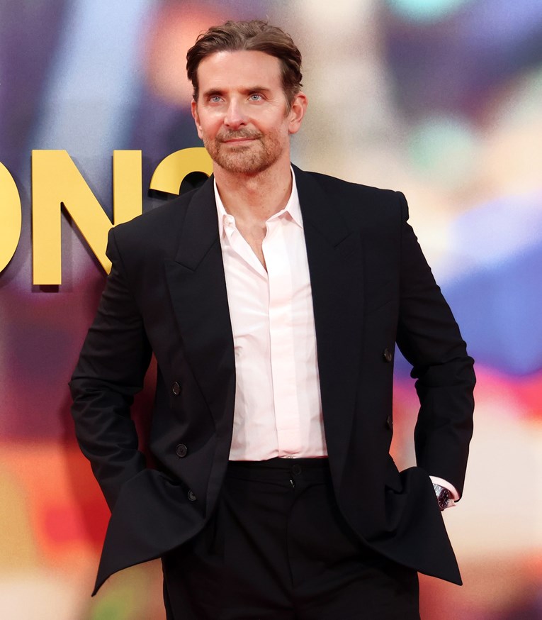 Svi pričaju o njegovom licu, sad se o plastičnim operacijama oglasio i ...