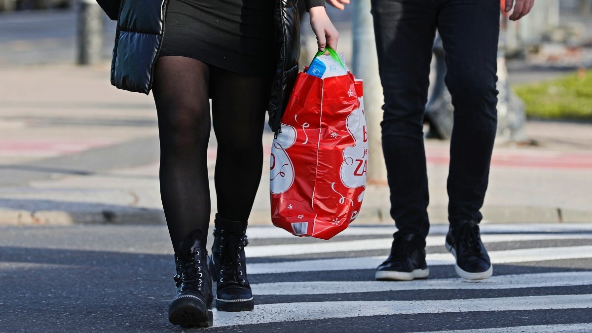 Španjolska neće naplaćivati PDV na osnovne stvari dok cijene ne budu ...