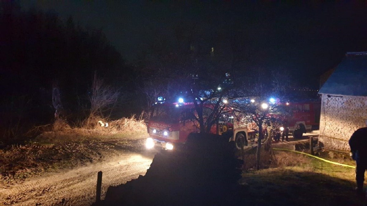 FOTO Zapalio svoju zgradu kod Požege: "Eno ga, hoda po selu i smije se ...