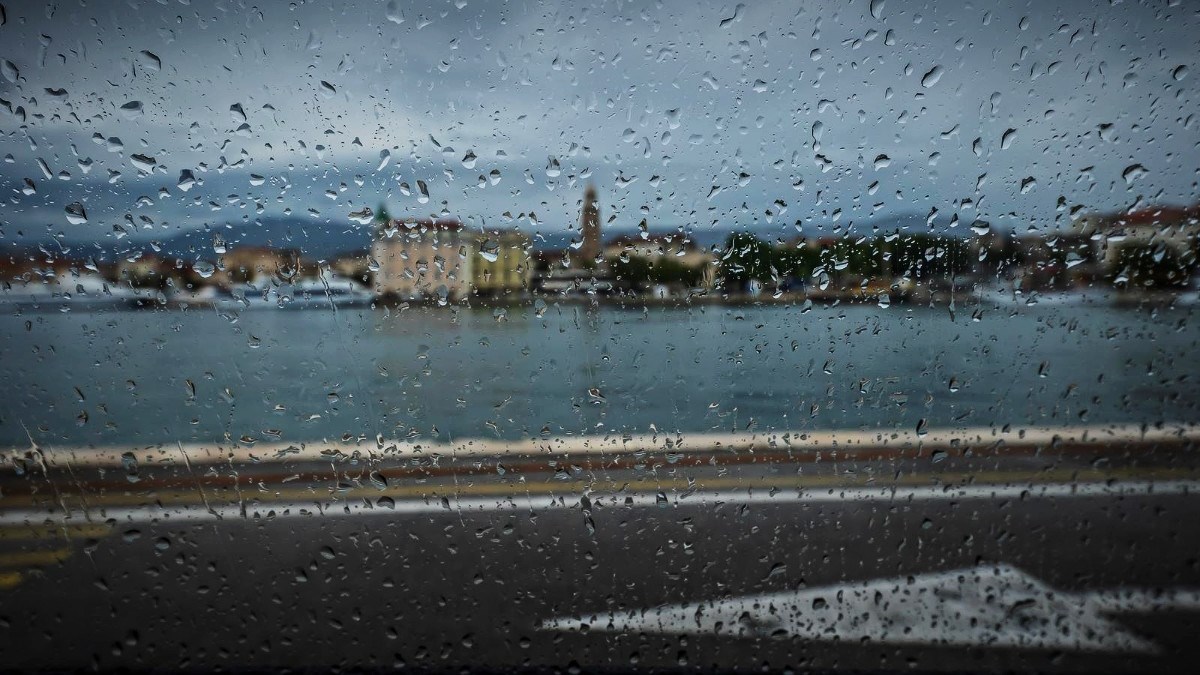 Danas oblačno i kiša, u Dalmaciji mogući pljuskovi s grmljavinom - Index.hr