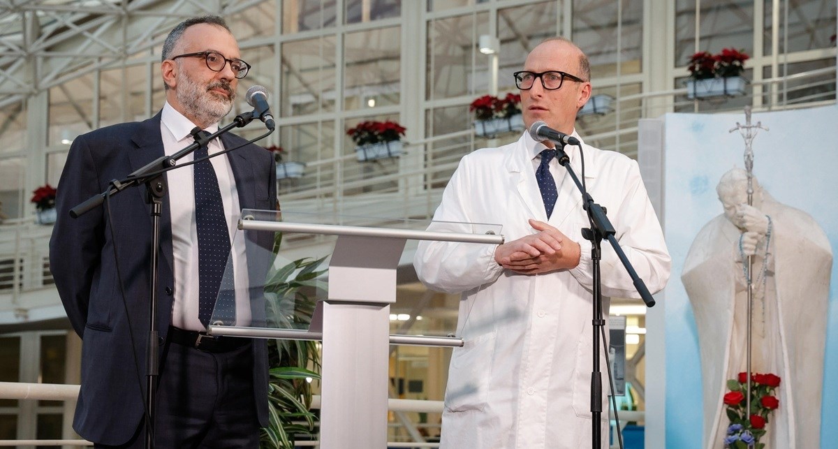 Vatikan: Osmu noć u bolnici papa Franjo se dobro odmorio - Index.hr