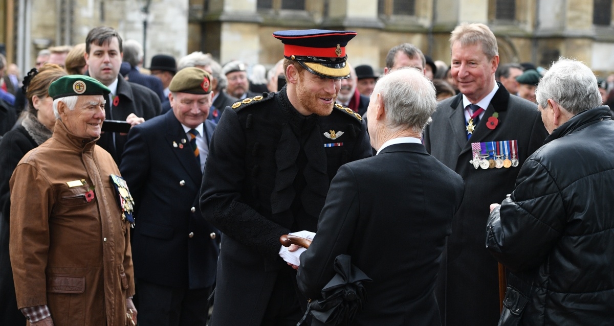 Princ Harry će nositi uniformu na bdjenje za kraljicu Elizabetu - Index.hr