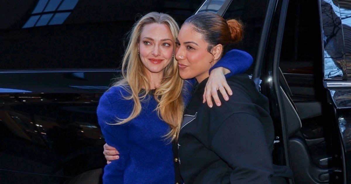 Amanda Seyfried dokazala zašto su Dr. Martens čizme bezvremenske i idu ...