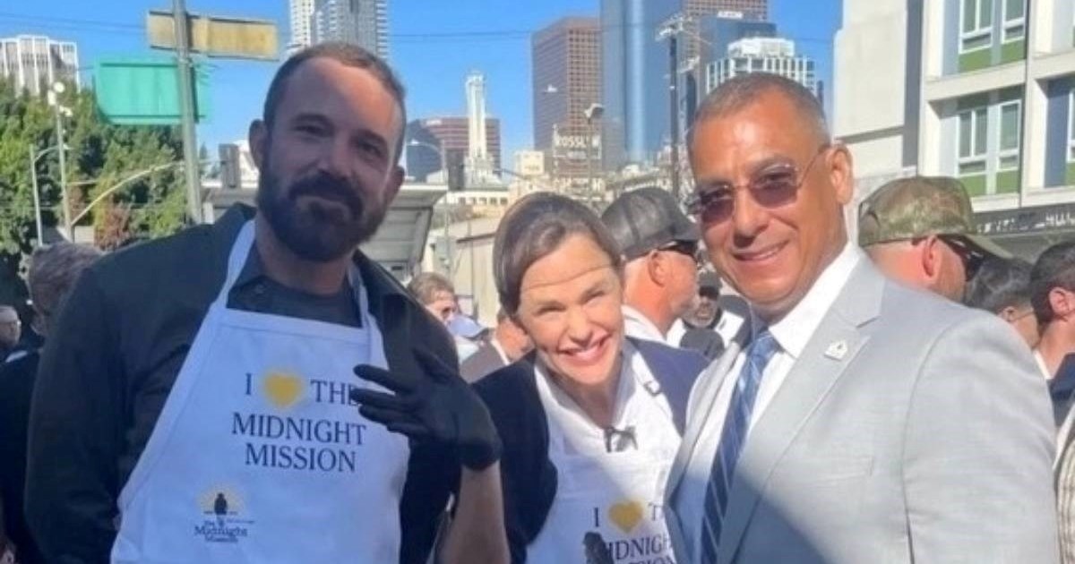 Ben Affleck nakon dugo vremena viđen raspoložen, bio je u društvu bivše ...