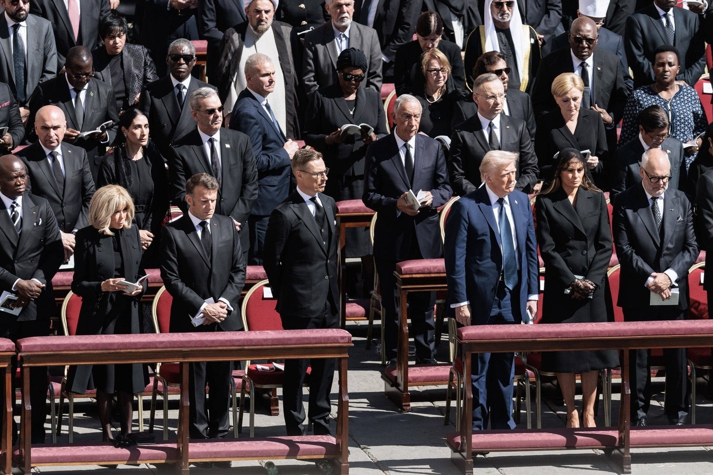 Donald Trump prekršio stroga pravila odijevanja za papin sprovod - Index.hr