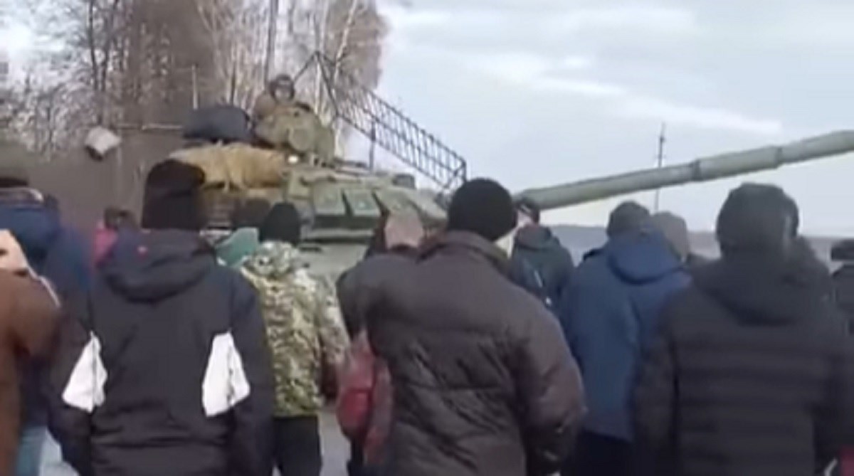 Ruski tenkovi se izgubili, vojnici pitali za smjer. Lokalci ih okružili ...