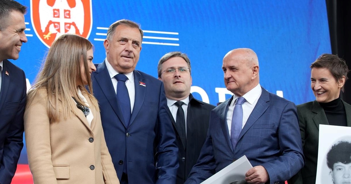 Dodik, dok iza njega stoji Ana Brnabić: "Ne želim u pedersku Europsku ...