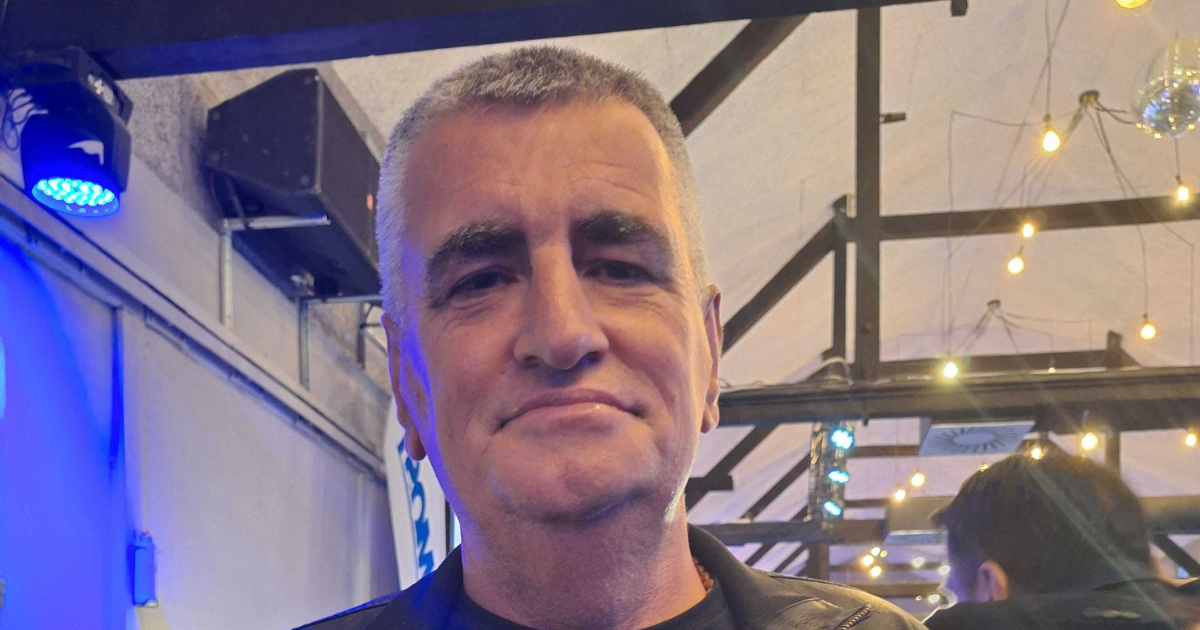 Miro Bulj pokazuje svima svoju majicu: "Vidite, ima poruku" - Index.hr