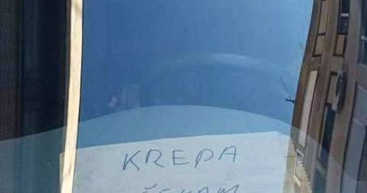 Poruka na automobilu u Dalmaciji nasmijala Fejs: "Ovo ima samo kod nas ...