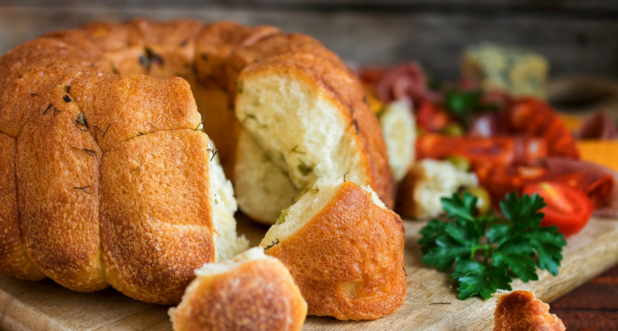 Saznajte kako napraviti mekani, slani ili slatki monkey bread, imamo ...