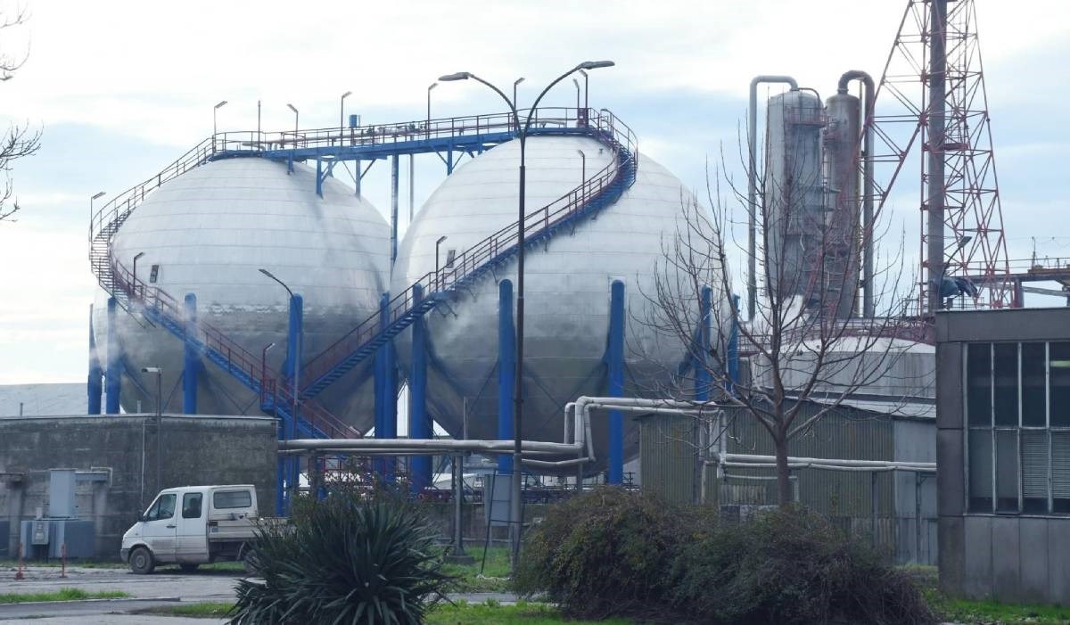 Petrokemija zbog oštećenja privremeno prestaje proizvoditi amonijev ...