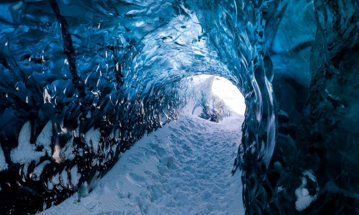Urušio se islandski ledenjak. Poginuo turist, grupa je bila u ledenoj ...