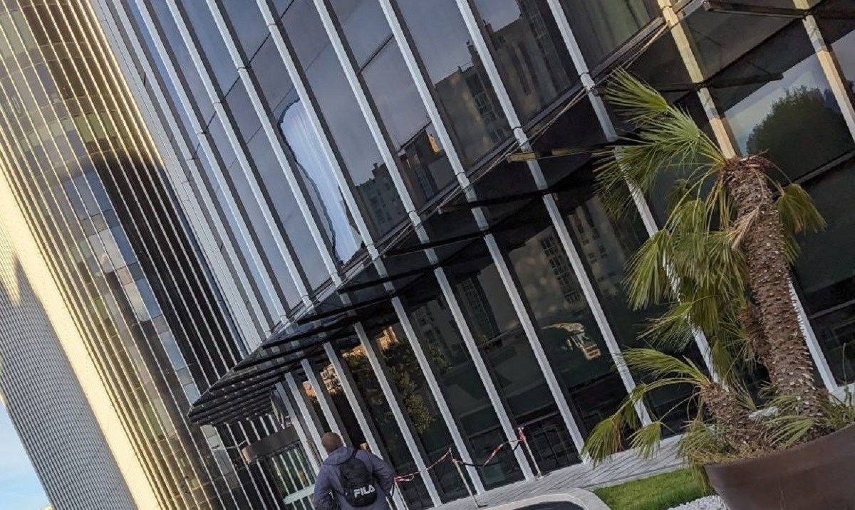 FOTO Puklo staklo na novom splitskom neboderu - Index.hr