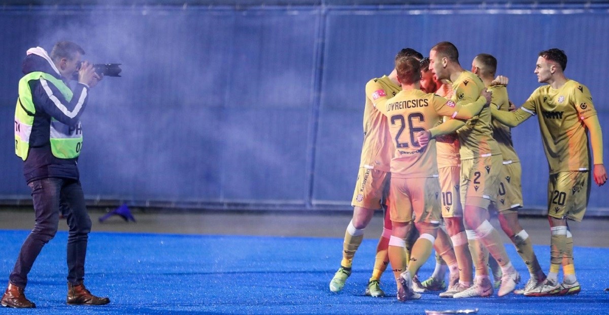 Hajdukovci i Torcida slavili na terenu i tribinama. Pogledajte što su ...