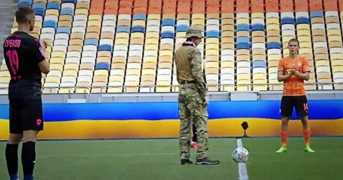 Krenulo ukrajinsko prvenstvo. Ranjenik izveo početni udarac, igrač se ...