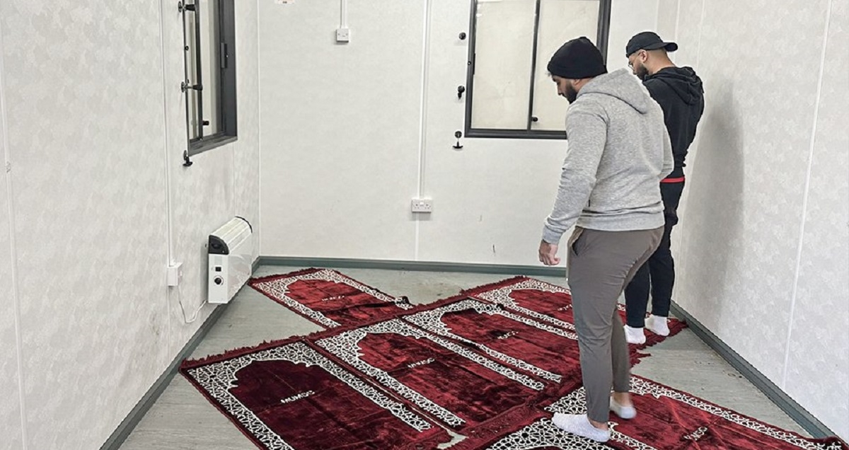 Manchester United otvorio sobu za molitvu svima. Muslimanski navijači ...