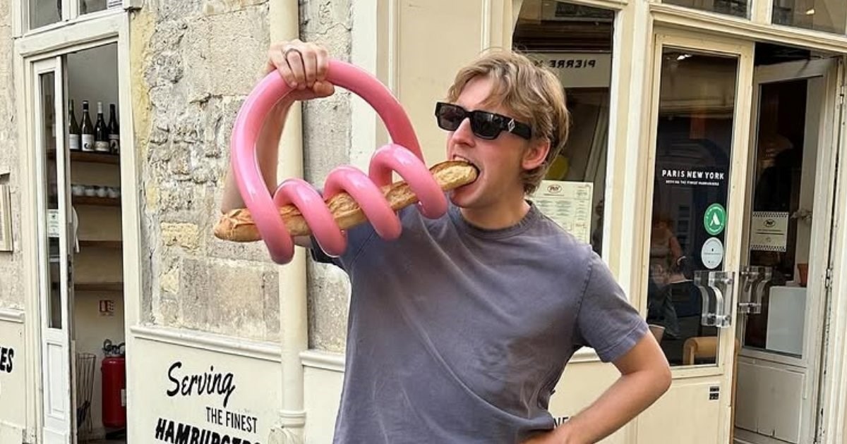 Ulice Pariza preplavili držači za baguette - Index.hr