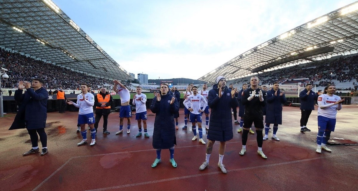 Hajdukovci na fejsu: Kale majstore, Krovi doktore, Sahiti mašino ...