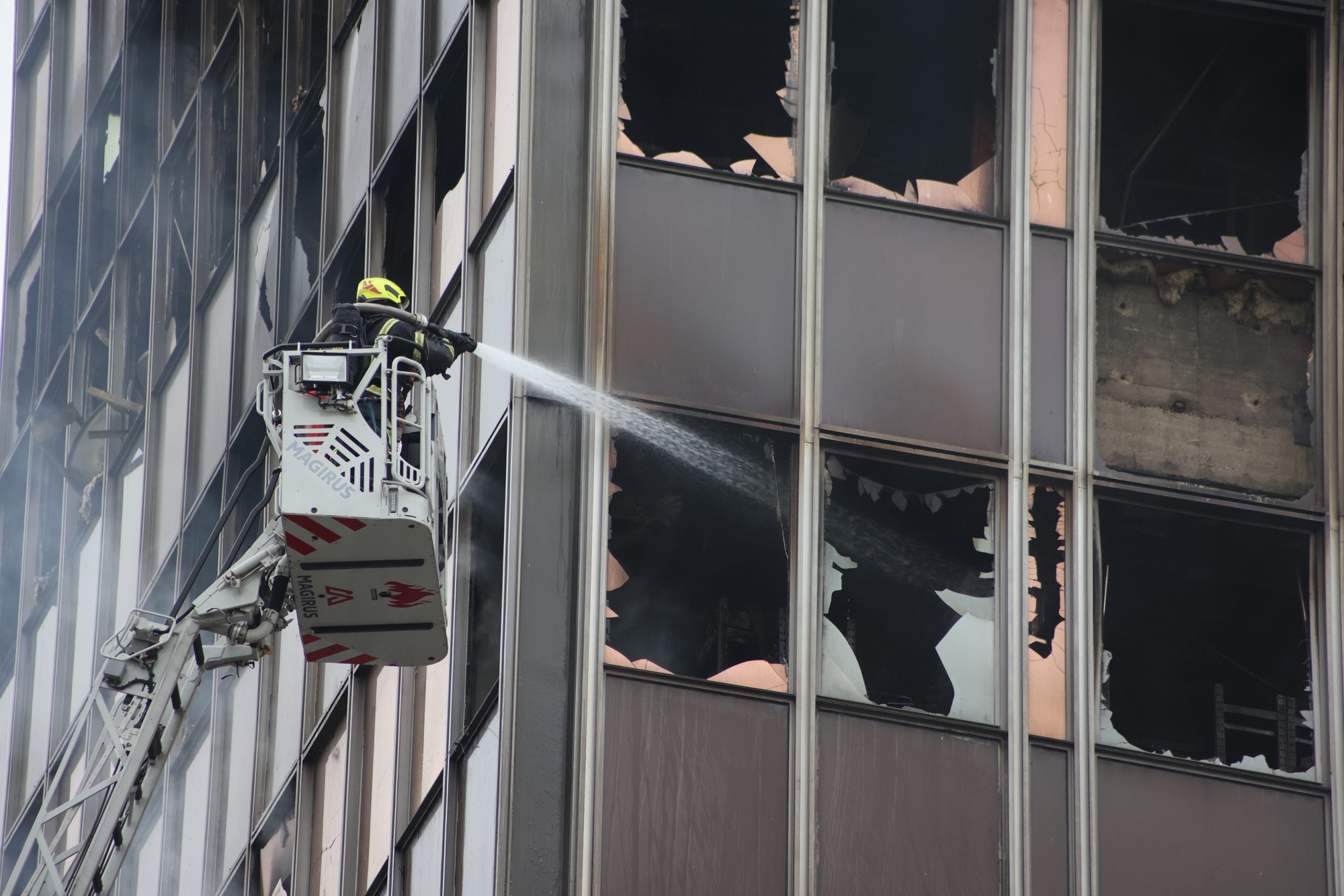 VIDEO I FOTO Ovako izgleda Vjesnik danas. Još se dimi. Uskoro izjave ...