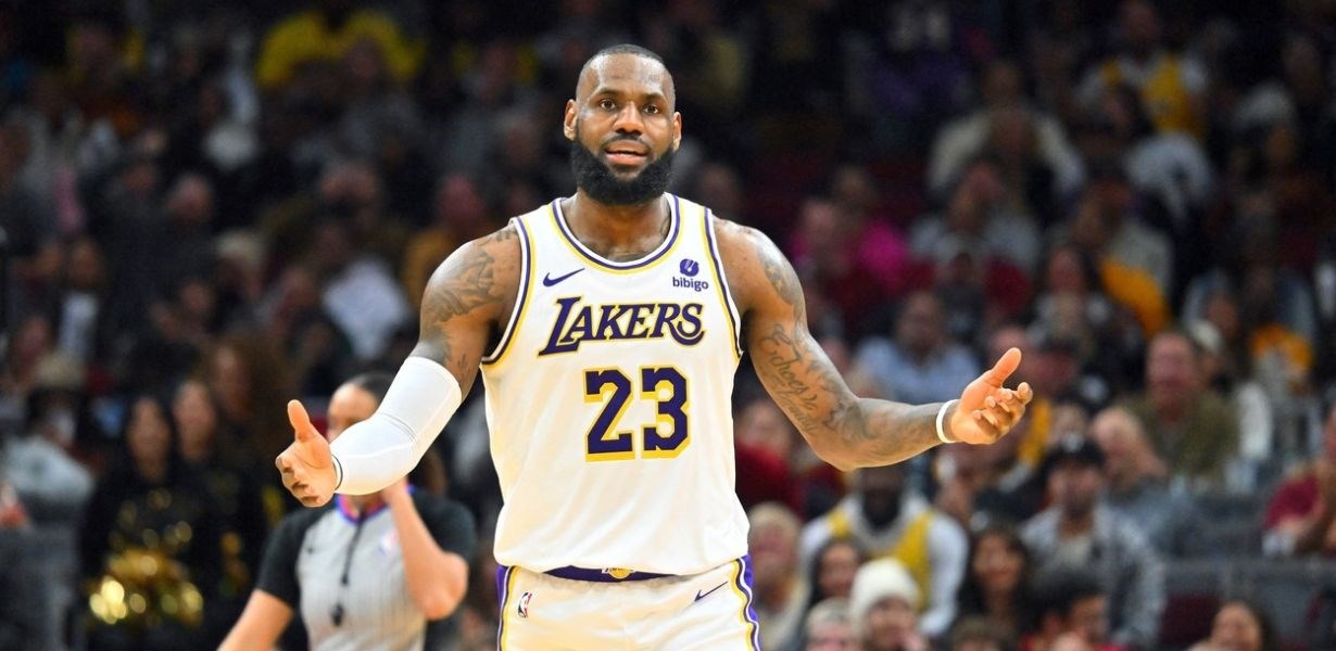 LeBron na povratku kući dokrajčio bivšu momčad pa je glupošću odmah ...