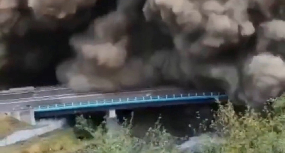 VIDEO Snimljen trenutak odrona u Francuskoj. Veliki oblak prašine ...