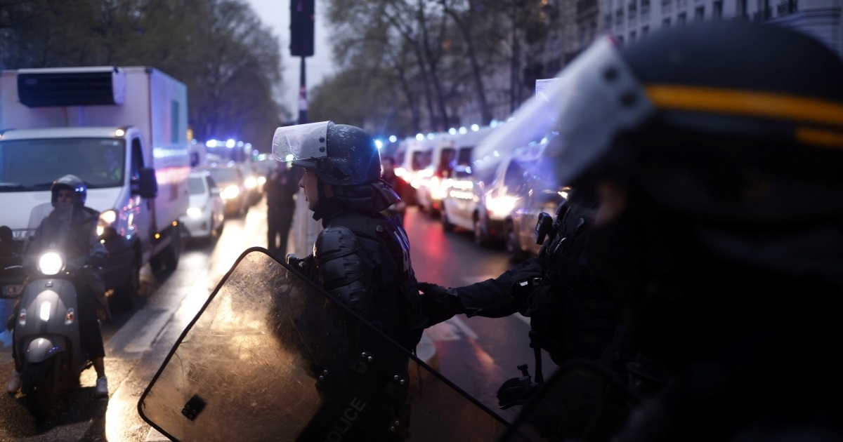 Francuski gradovi uvode policijski sat za djecu. "Situacija je postala ...