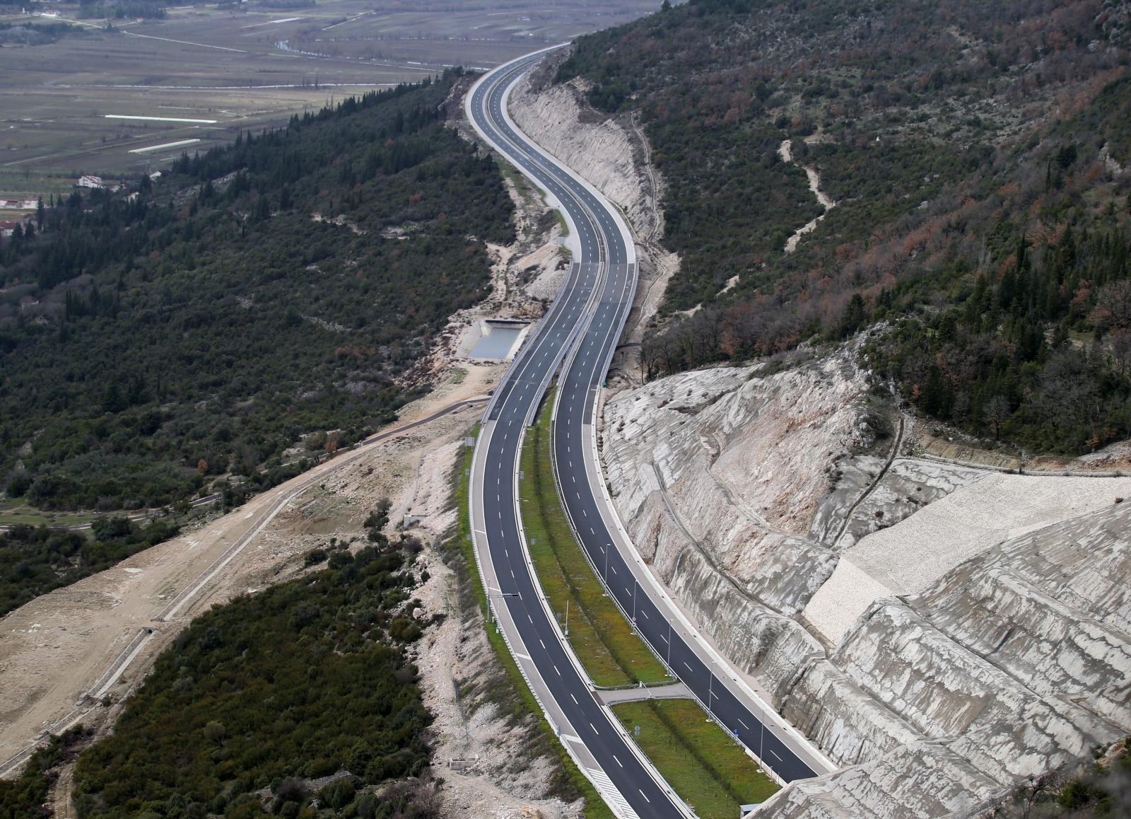 Olujni vjetar na autocesti A6, otvorena je samo za osobna vozila - Index.hr