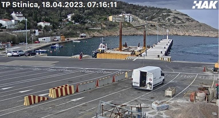 Kod Senja puše jak vjetar, na Jadranskoj magistrali zabrana za I. skupinu vozila - Index.hr