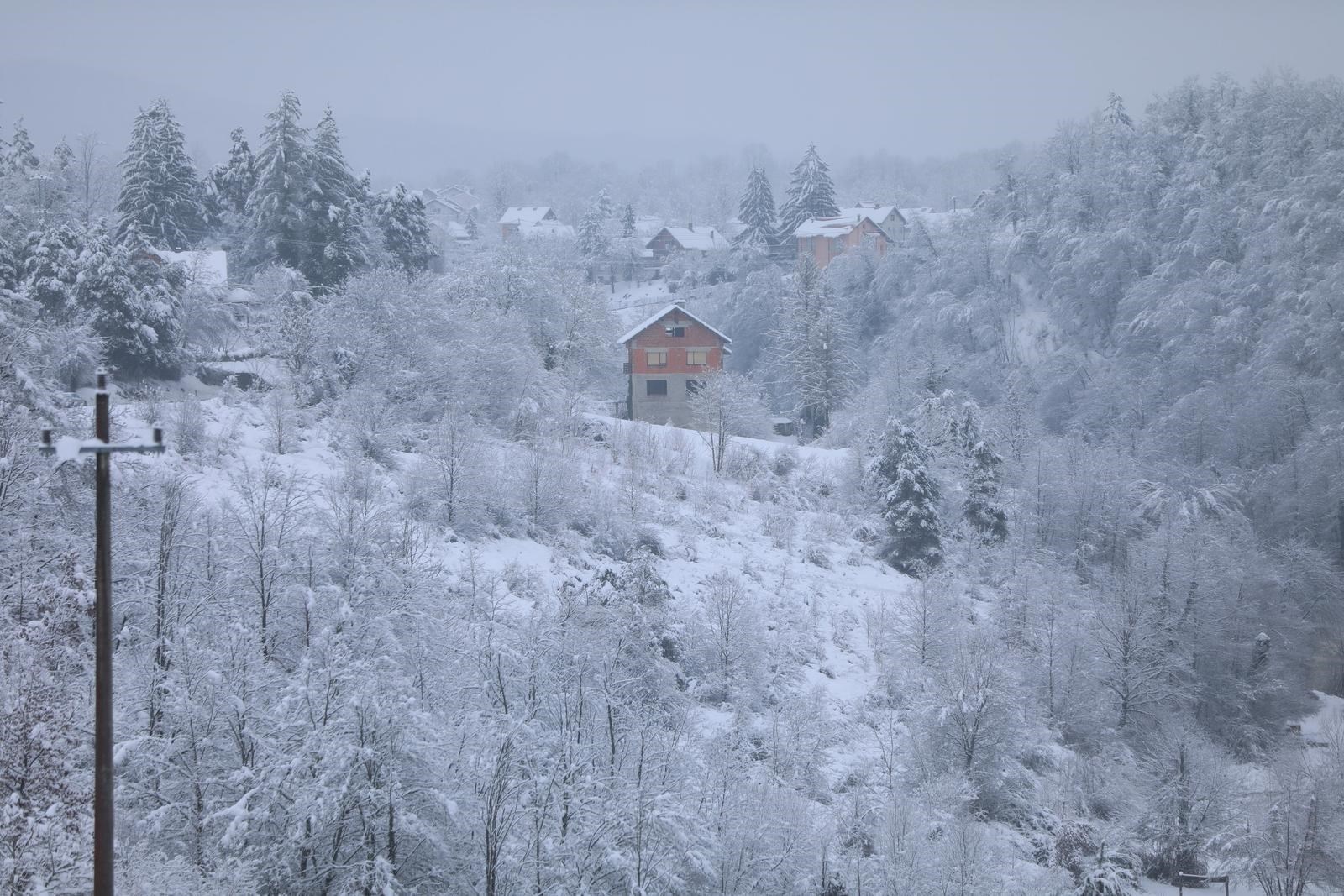 FOTO Pogledajte fotografije snježne idile u Lici - Index.hr