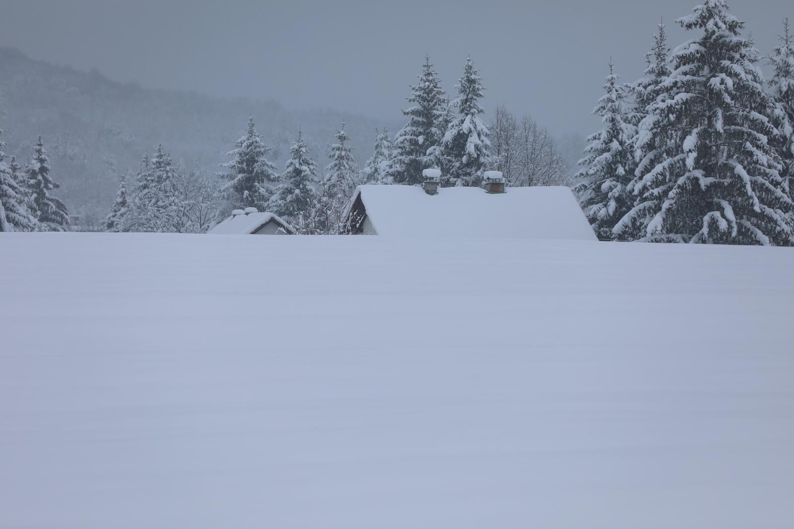 FOTO Pogledajte fotografije snježne idile u Lici - Index.hr