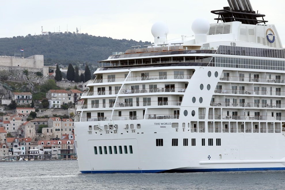 FOTO U Šibenik uplovio najveći privatni kruzer na svijetu, na njemu ...