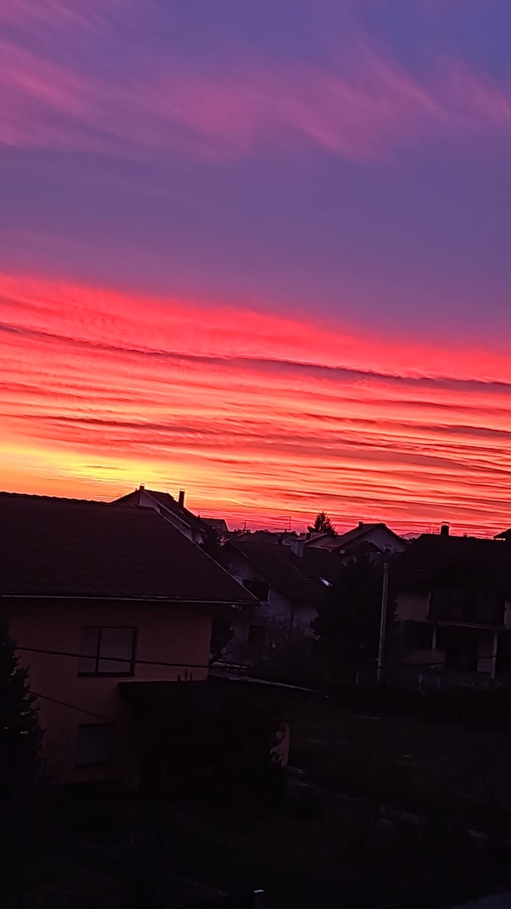 Zalazak sunca diljem Hrvatske danas je bio poseban. Prizori su predivni ...