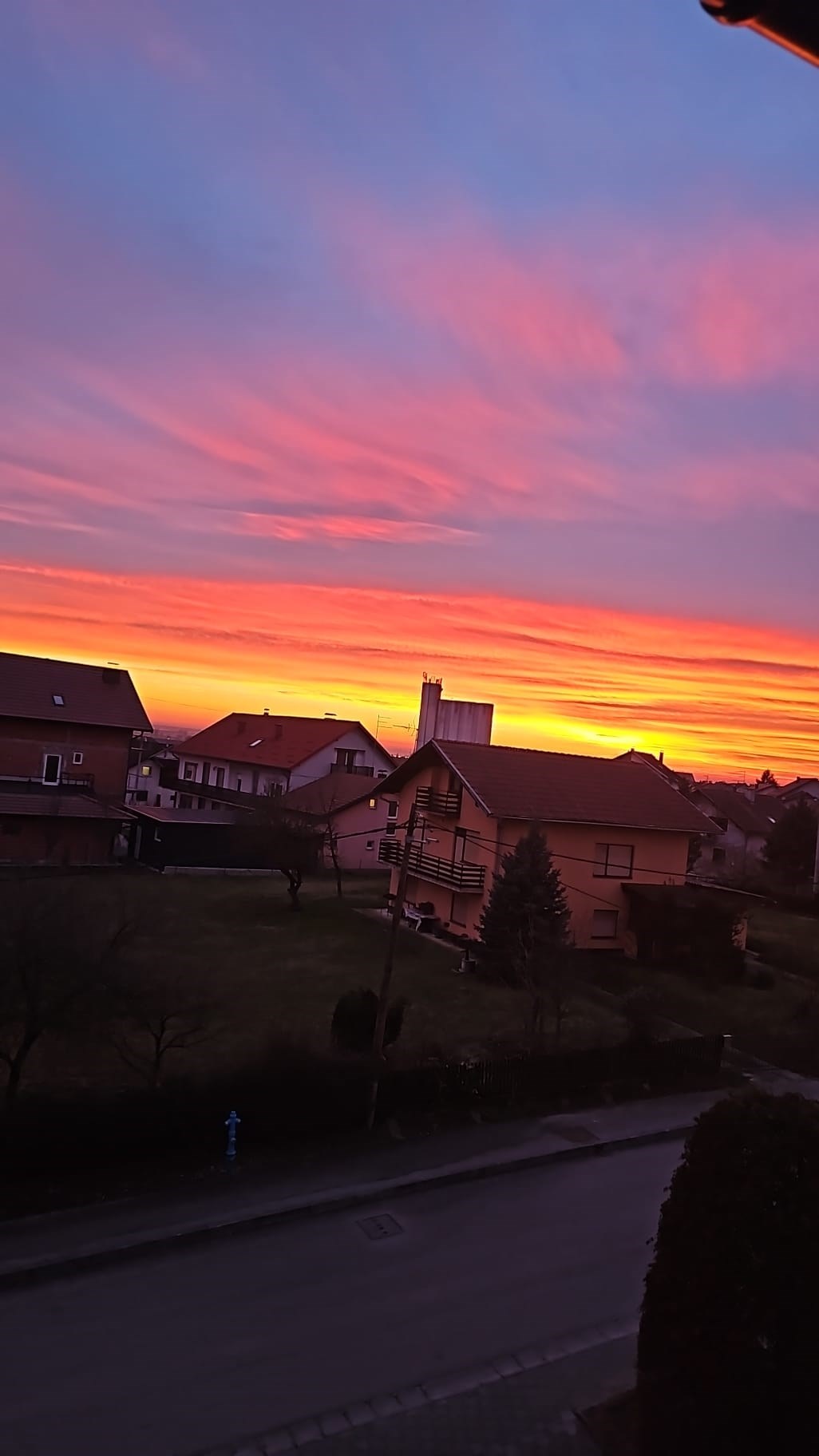 Zalazak sunca diljem Hrvatske danas je bio poseban. Prizori su predivni ...