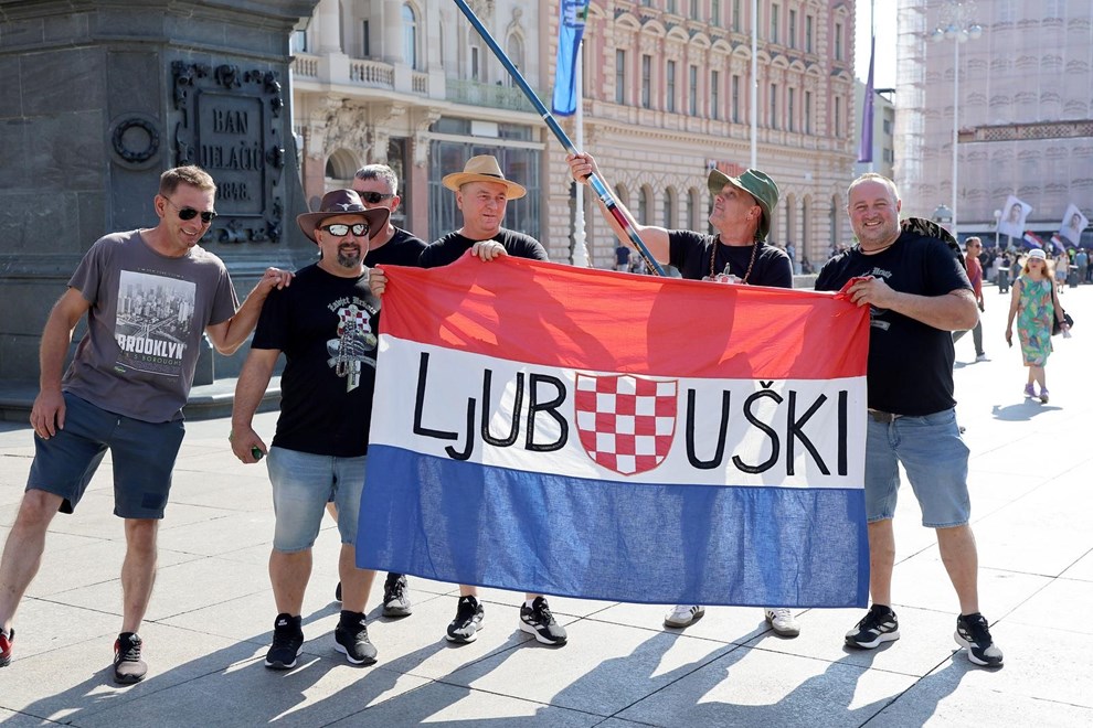 FOTO Thompsonovi fanovi okupljaju se u centru Zagreba - Index.hr