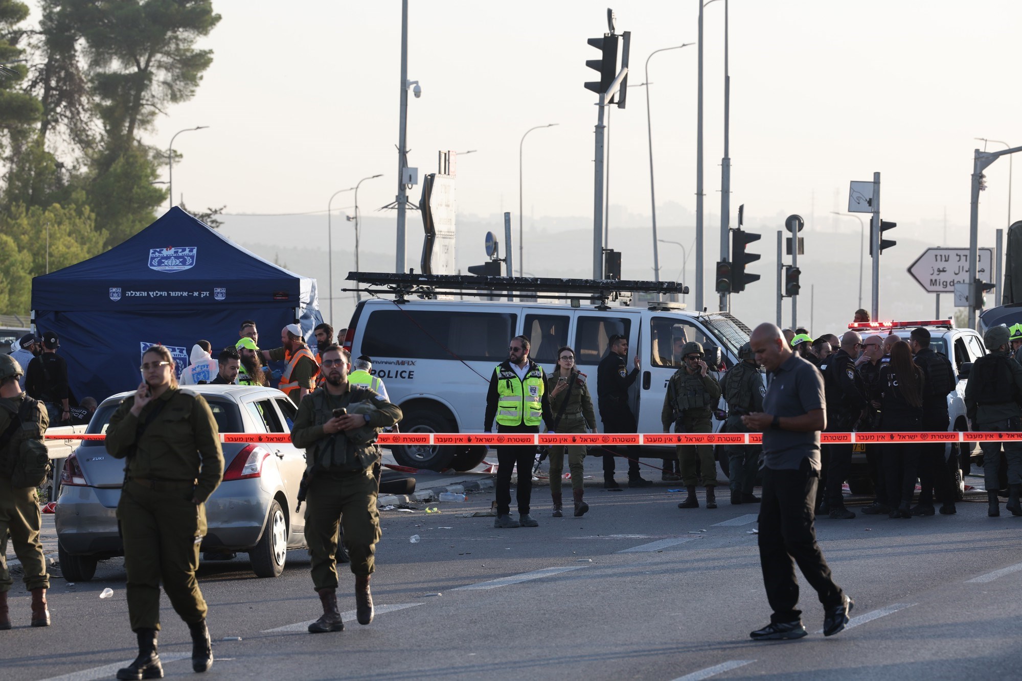 Zaletjeli se automobilom u ljude na Zapadnoj obali, jedna osoba ubijena. Imali i eksploziv ...