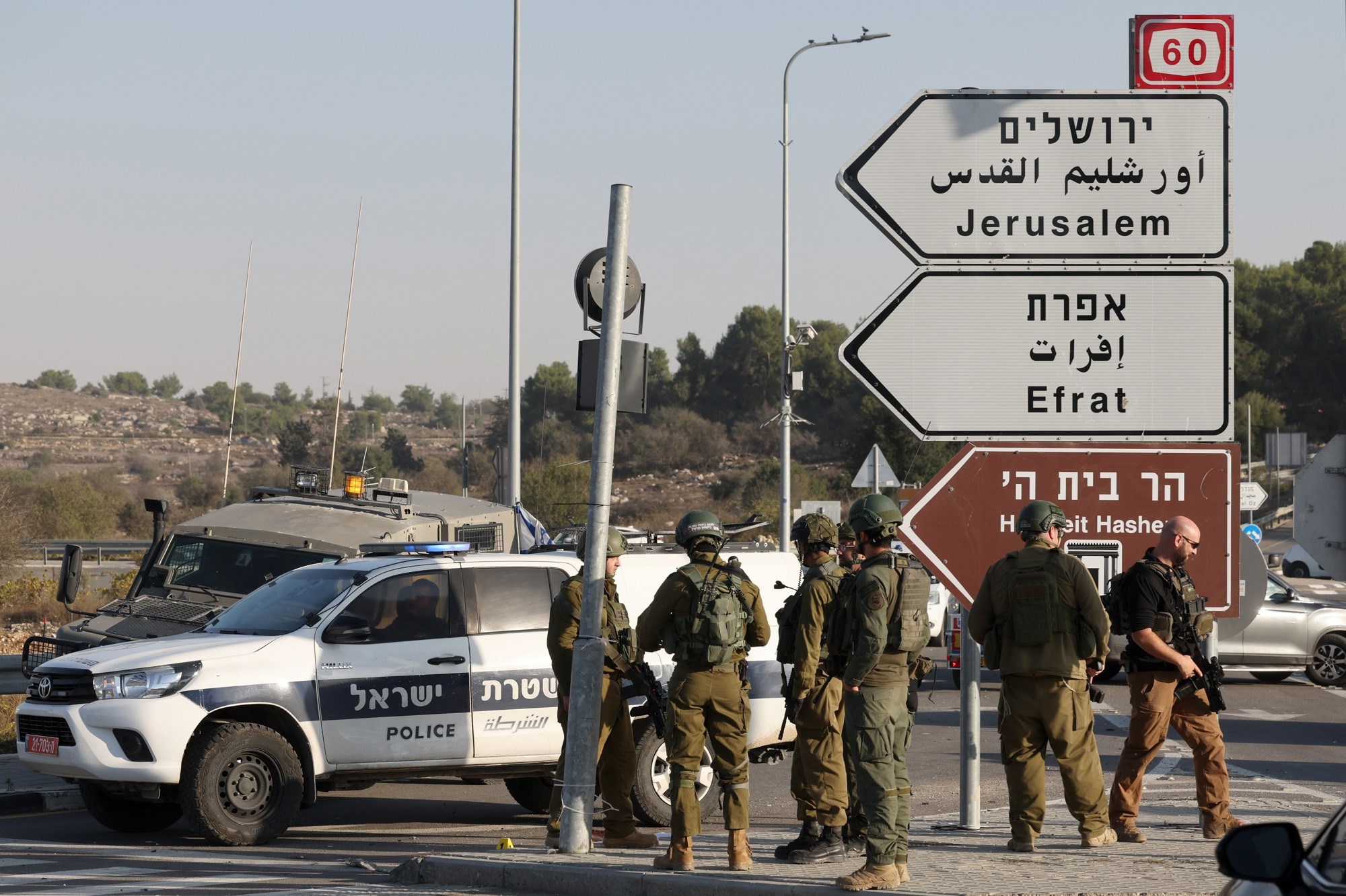 Zaletjeli se automobilom u ljude na Zapadnoj obali, jedna osoba ubijena. Imali i eksploziv ...