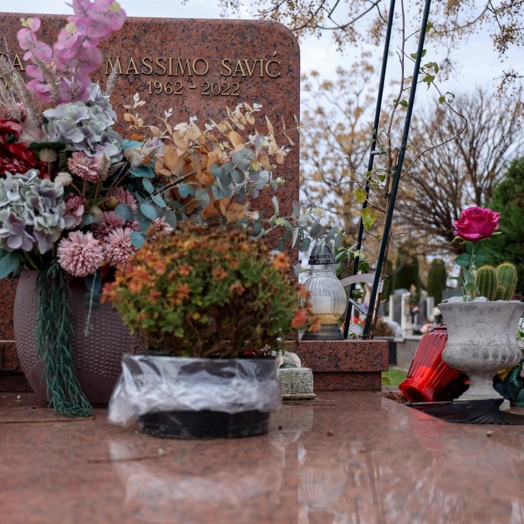 Kako izgleda Massimov grob na treću godišnjicu njegove smrti - Index.hr
