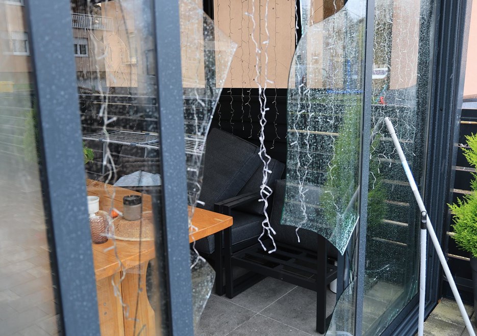 VIDEO Vlasnik kuće na koju je bačen eksploziv: Strah nas je. Na terasi ...