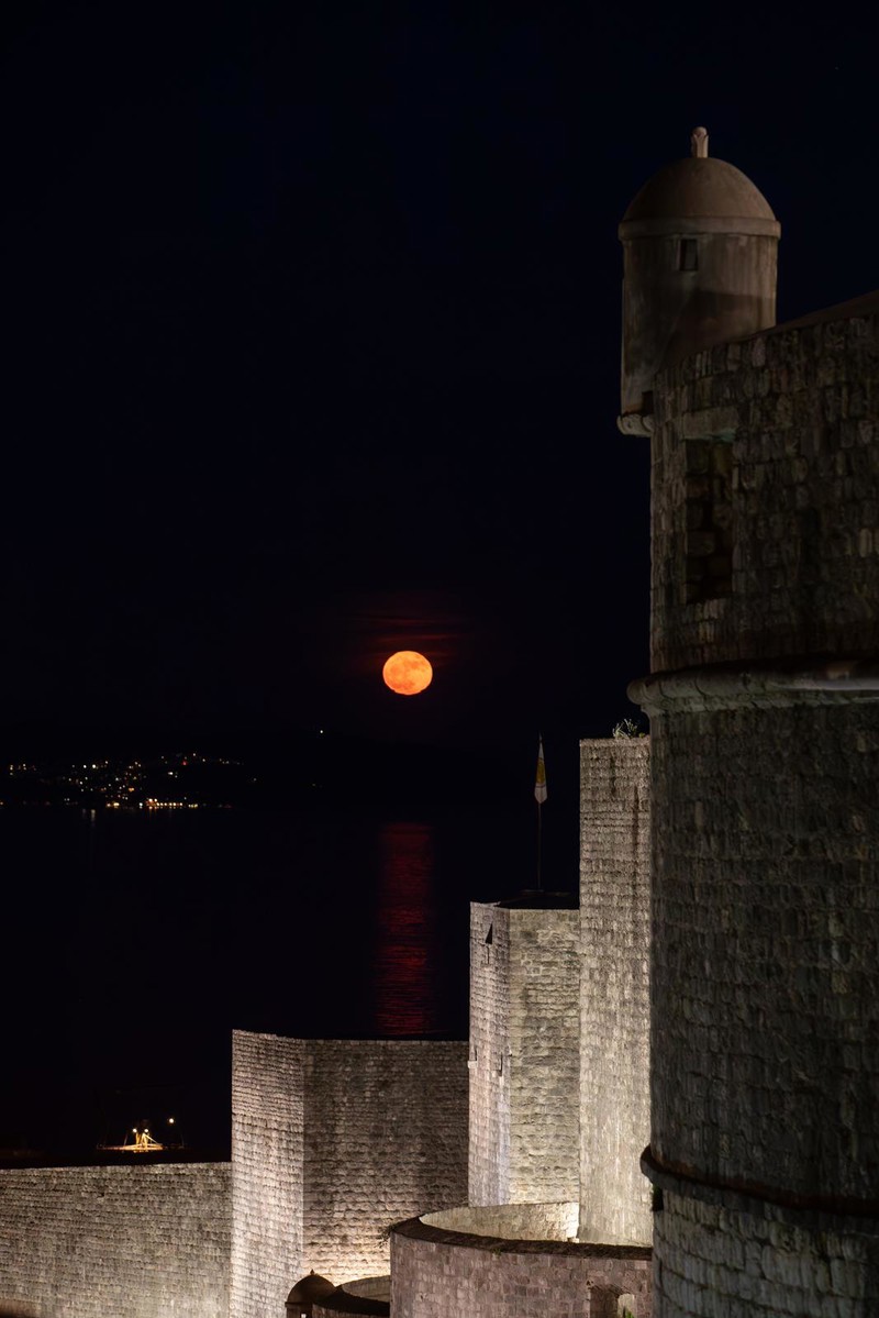 FOTO Puni Mjesec obasjao Hrvatsku, pogledajte slike iz Dubrovnika i ...