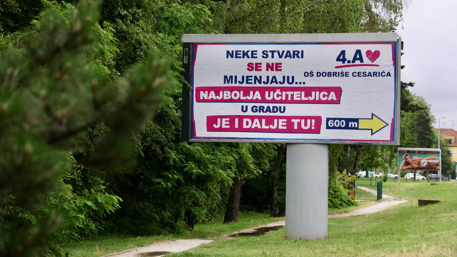 "Najbolja učiteljica u gradu je i dalje tu", piše na plakatu u Zagrebu ...
