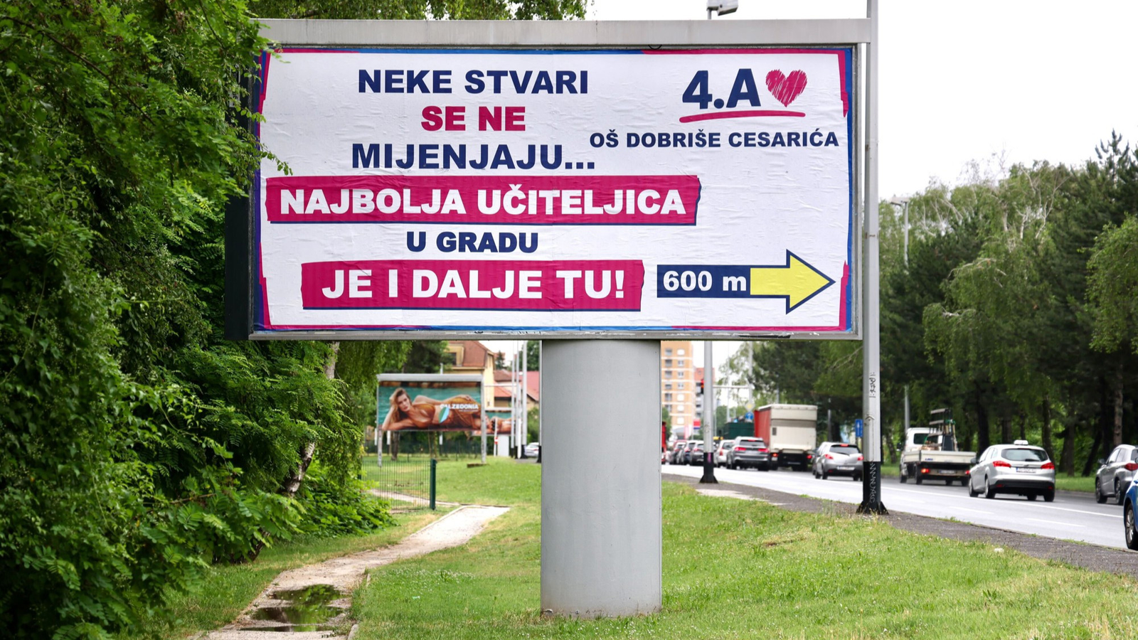 "Najbolja učiteljica u gradu je i dalje tu", piše na plakatu u Zagrebu ...