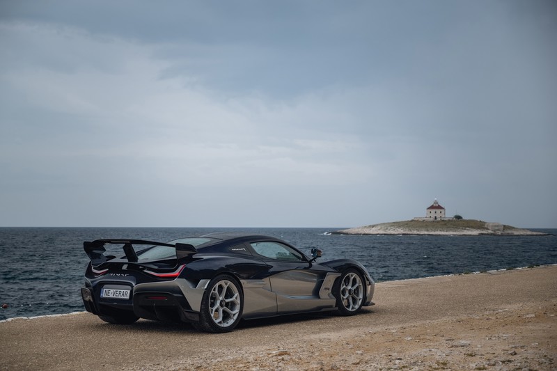 Vlasnici 10 Rimac Nevera iz cijelog svijeta na turneji duž Dalmacije ...