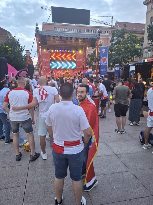 VIDEO Pogledajte atmosferu u fan zoni na Cvjetnom trgu u Zagrebu - Index.hr