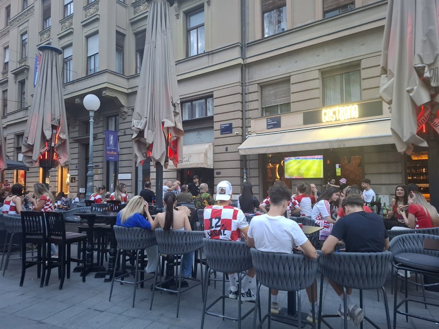 VIDEO Pogledajte atmosferu u fan zoni na Cvjetnom trgu u Zagrebu - Index.hr