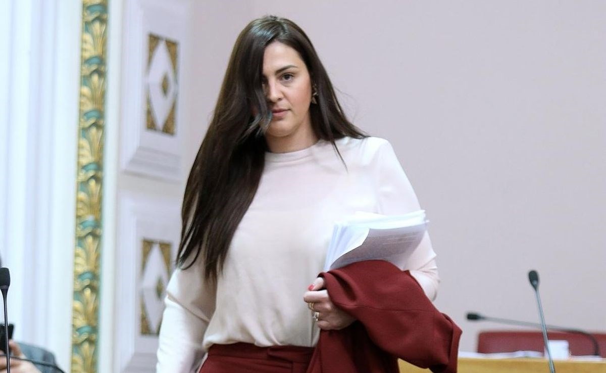 Kao Severina: Mlada mostovka u sabor stigla u kombinaciji koju ...