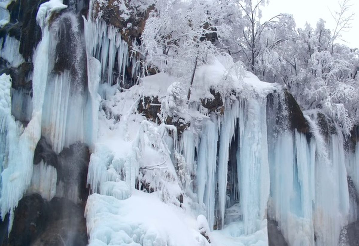 Okovane snijegom i ledom izgledaju kao u bajci: Plitvice zimi prava su ...