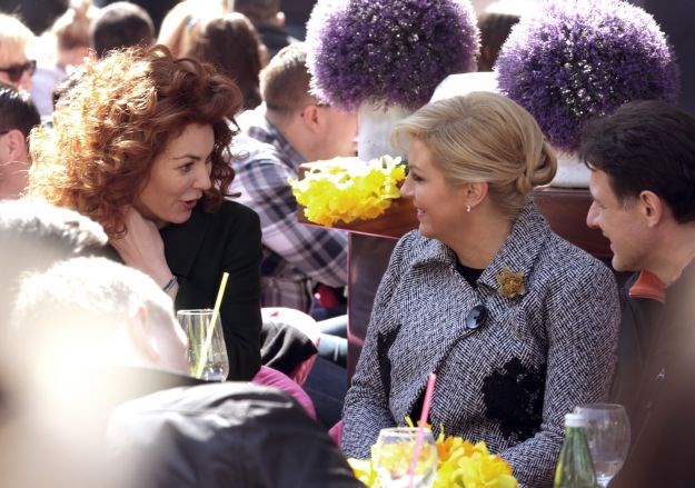 Predsjednica popila kavu na špici s djevojkom Tomislava Karamarka ...