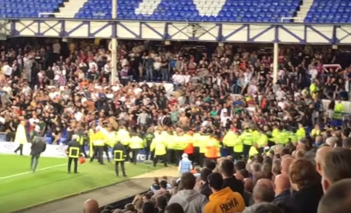 SNIMKA SA STADIONA Torcida nije upala na teren, ali jesu navijači ...